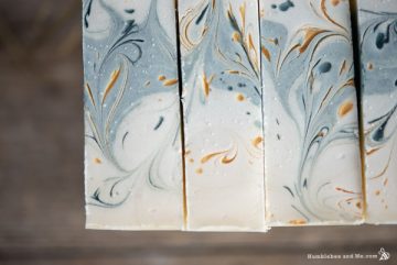 11 Beautiful Christmas Soap Recipes (to Give or to Keep!)