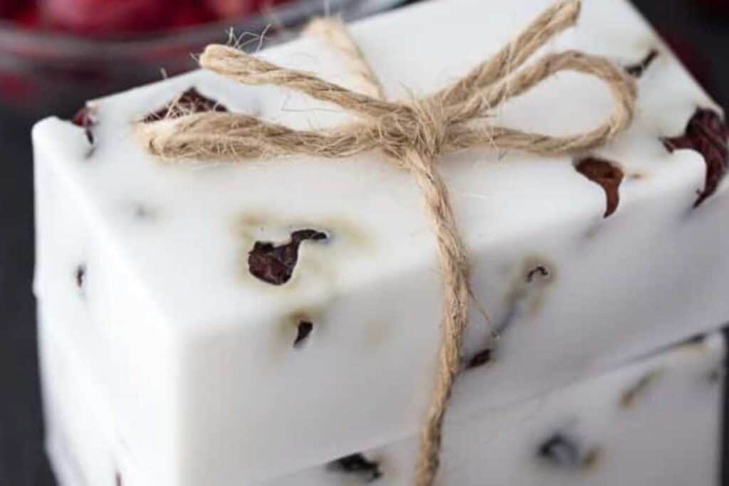 11 Beautiful Christmas Soap Recipes (to Give or to Keep!)