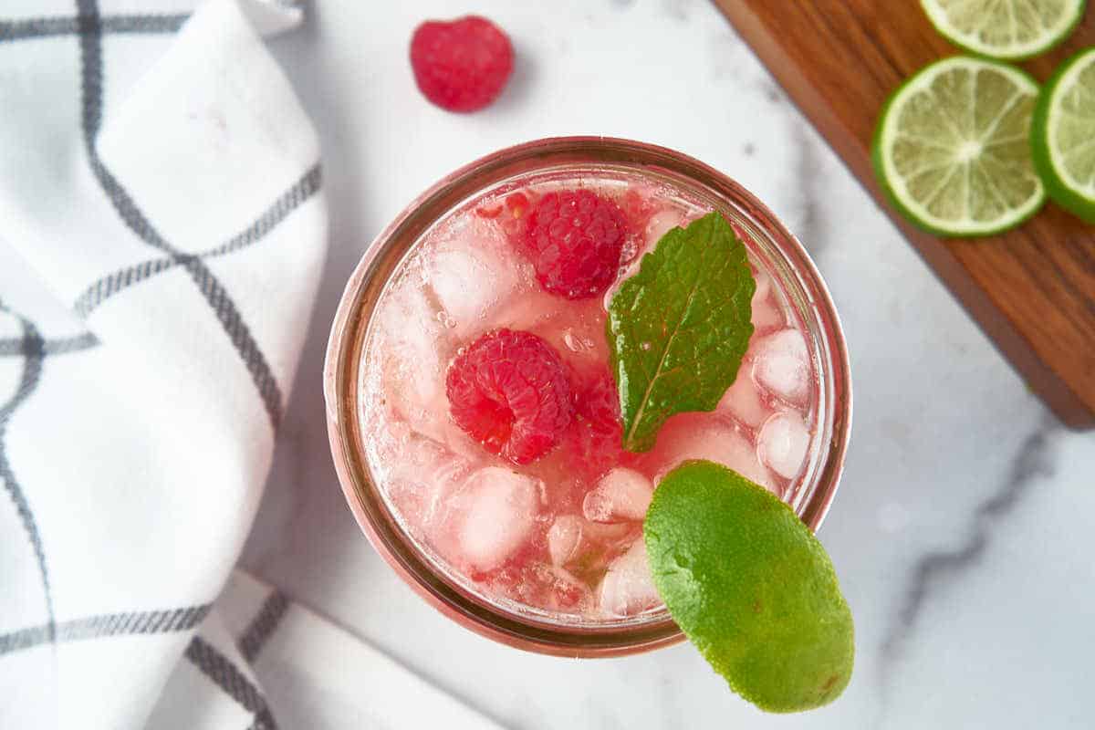 Refreshing Raspberry Mojito Recipe (Easy!)