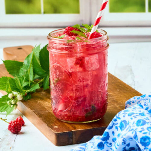 Refreshing Raspberry Mojito Recipe (Easy!)