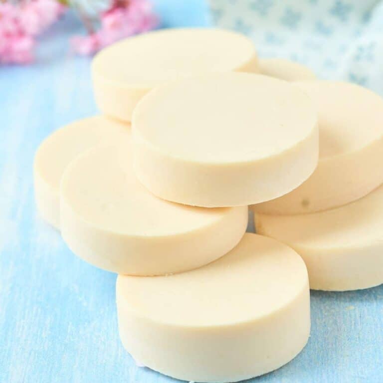 How to Make Bastille Soap: A Beginner's Bar with Shea Butter + Olive Oil