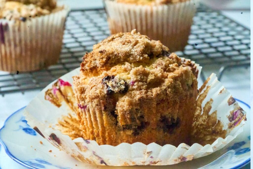 Streusel-Topped Jumbo Blueberry Muffins