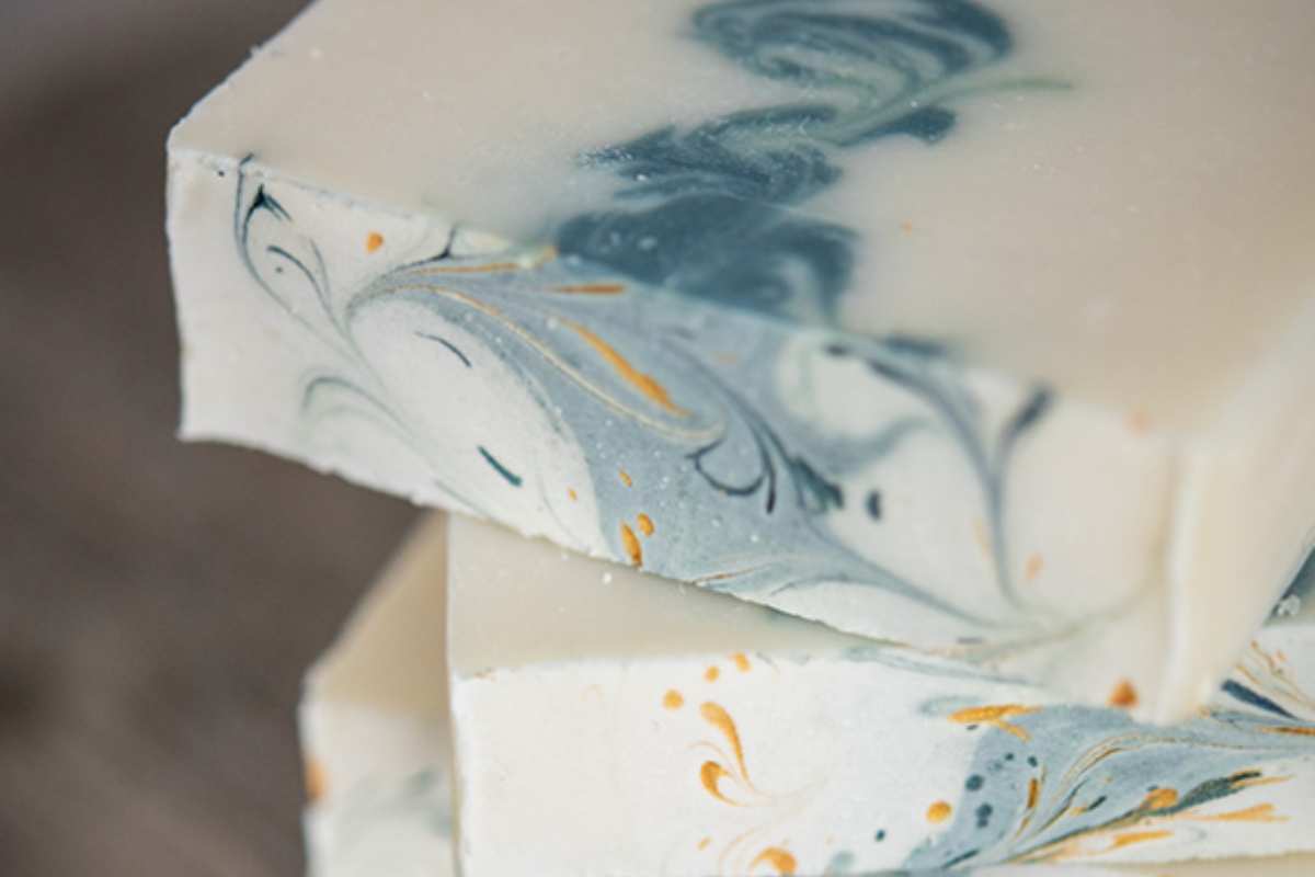 15 Gorgeous Christmas Soap Recipes to Make and Give