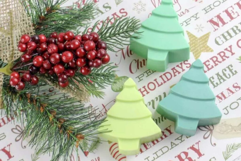 15 Gorgeous Christmas Soap Recipes to Make and Give