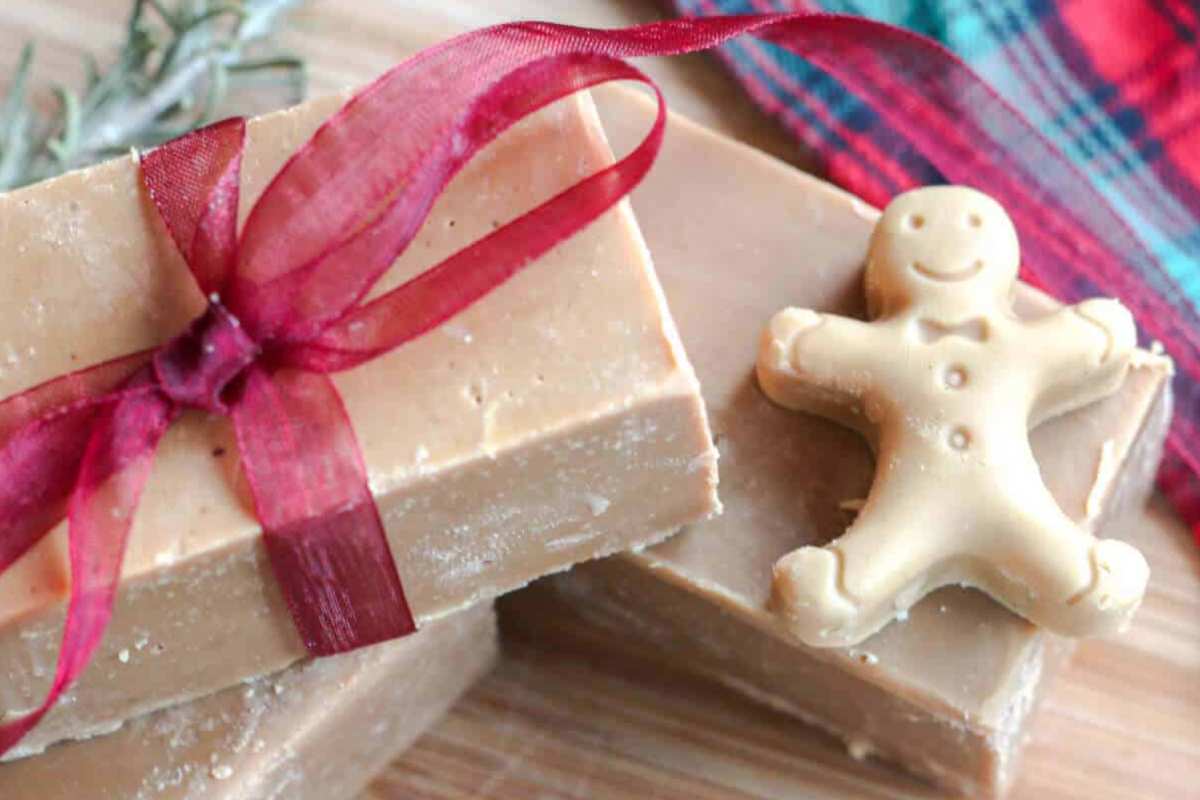 15 Gorgeous Christmas Soap Recipes to Make and Give